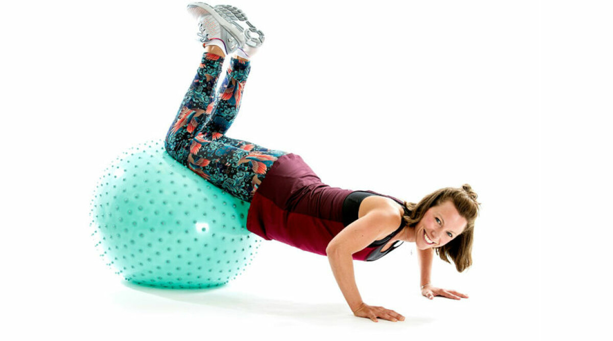 5 effektiva övningar med pilatesboll du enkelt gör hemma | MåBra